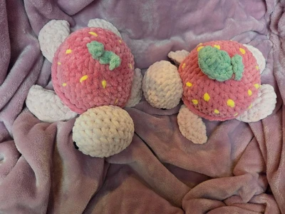 FREE Large Strawberry Turtle: Crochet pattern | Ribblr