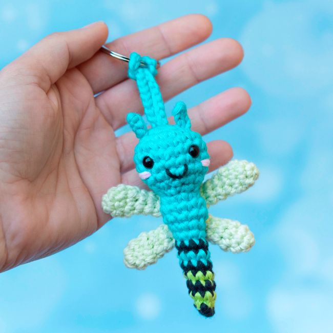 Dragonfly Keychain crochet: Crochet pattern | Ribblr